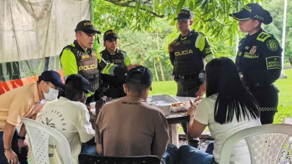 Rescatan a tres menores reclutados por disidencias de las Farc en la ...